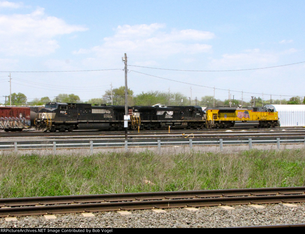 NS 8912, 8911; UP 8604
